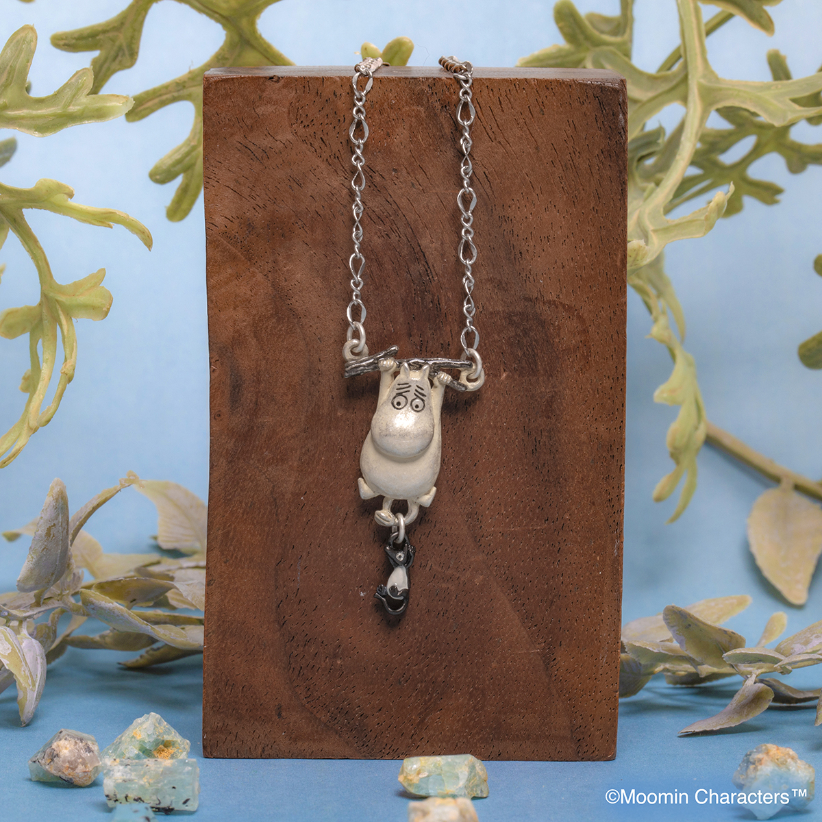 ムーミンとソフスのゆらゆらネックレス【ムーミンシリーズ】 / Moomin and Shadow's Swinging Necklace ...